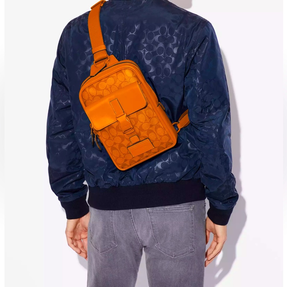 Coach Track Pack In Signature Canvas. - Gem